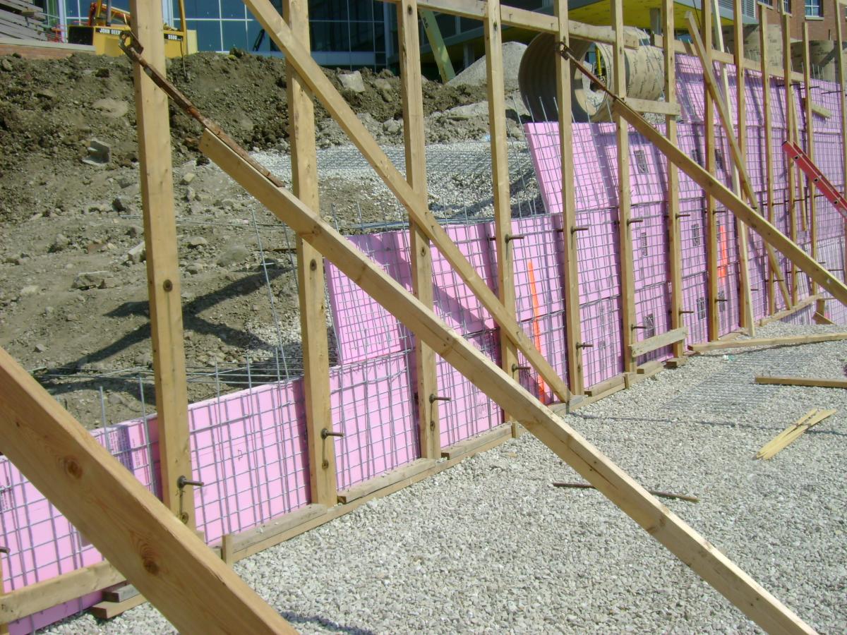 RiverBend Place Manpower | Hilfiker Retaining Walls